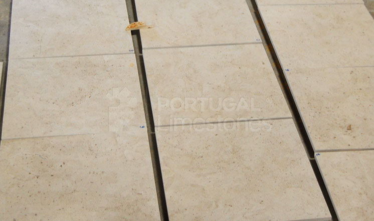 Moleanos Classic. Portugal beige limestone. Slabs. Tiles. Cladding ...
