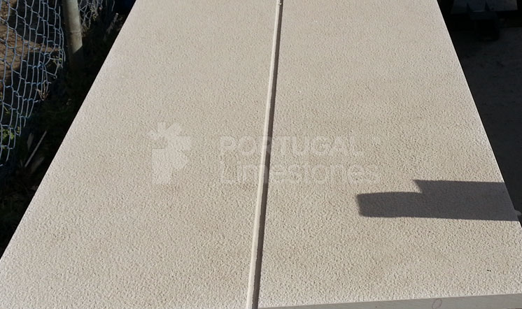 Moleanos Vidraço. Pedra calcária beige. Portugal limestones
